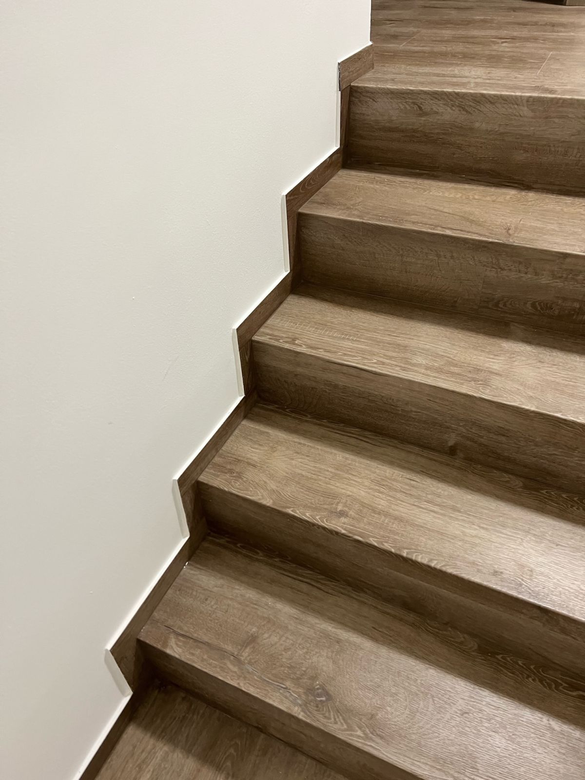 Vinylové schody bez nosu | BUKOMA vinylové podlahy a schody